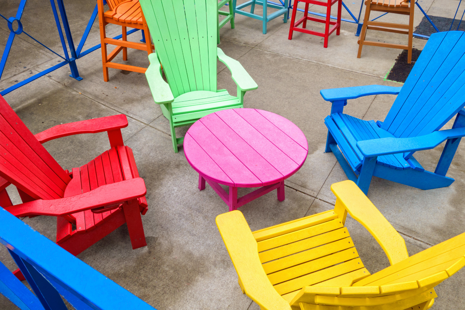 Summer 2024 Furniture Guide: Vibrant Colors to Transform Your Outdoor